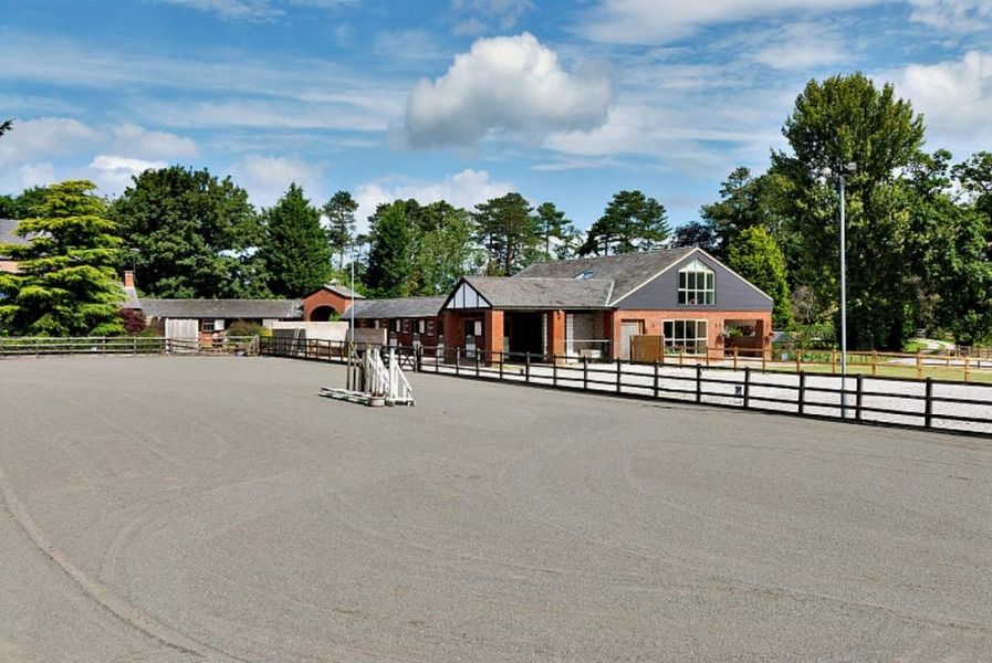Equestrian Properties For Sale Cheshire - UK Land and Farms - Stable ...