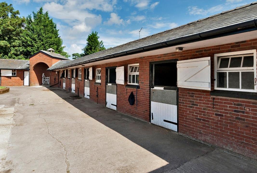 Equestrian Properties For Sale Cheshire - UK Land and Farms - Stable ...